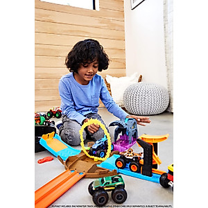 Hot Wheels Monster Truck Pit & Launch Playsets with a 1 Monster Truck & 1 Hot Wheels 1:64 Scale Car, Great Gift for Kids Ages 4 Years & Older
