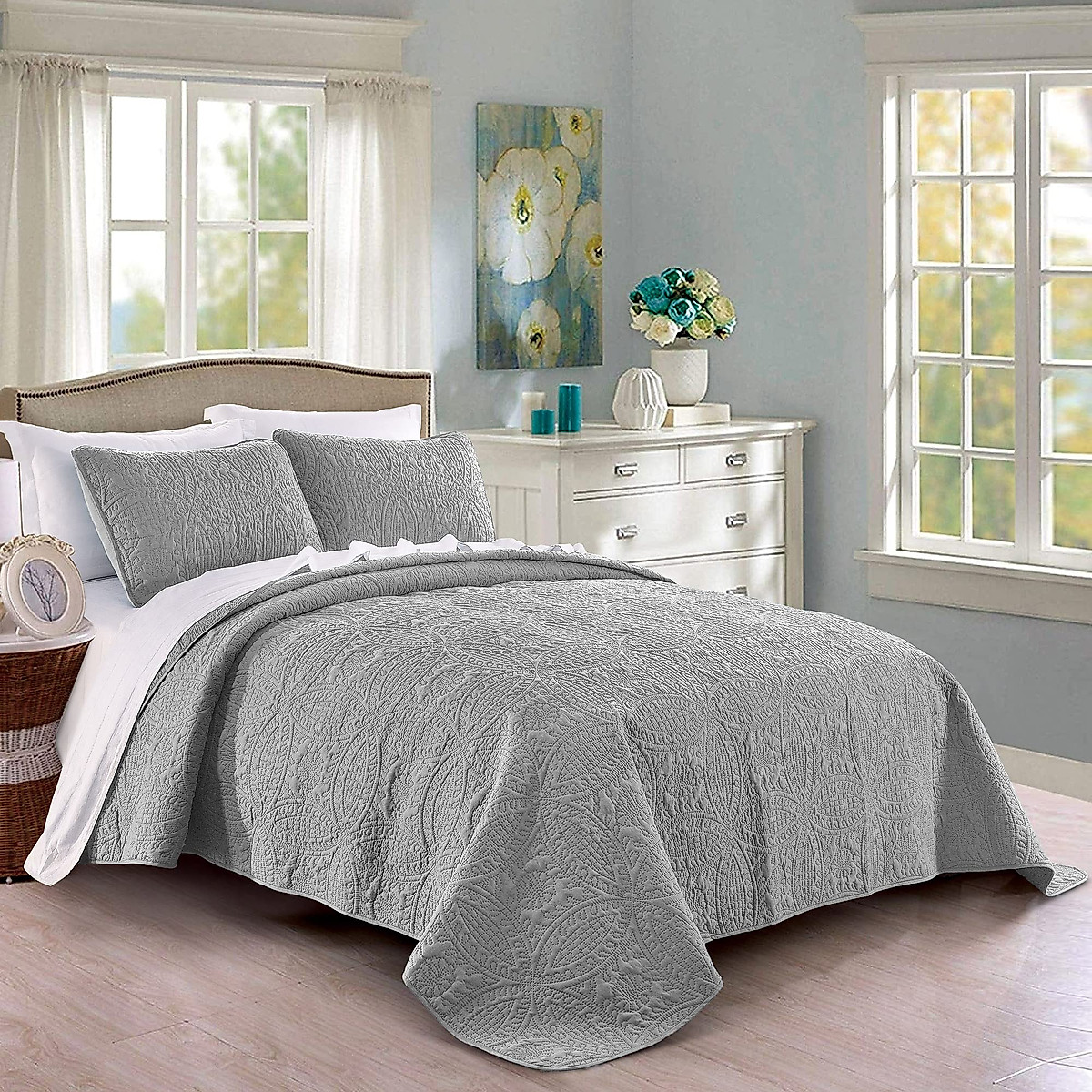 Quilt Set Full/Queen Size Light Grey - Oversized Bedspread - Soft Microfiber Lightweight Coverlet for All Season - 3 Piece includes 1 Quilt and 2 Shams, Geometric Pattern