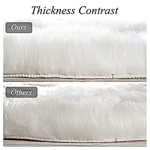 Vocrite White Faux Fur Rug, Fluffy Sheepskin Rug, 2x3 Feet Small Soft Area Rug, Shag Fuzzy Machine Washable Rug for Bedroom, Living Room, Throw Rugs for Kids Room, Classroom, Dorm