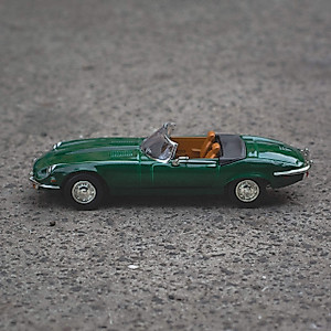 ROAD SIGNATURE 92608 Scale 1:18 1971 Jaguar E-Type, Green