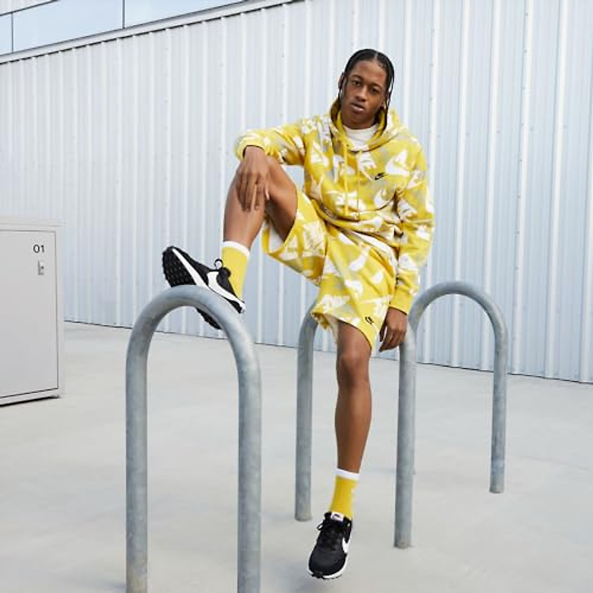 Nike Men's Running Shoes, Black White Orange Clear, 9.5 AU