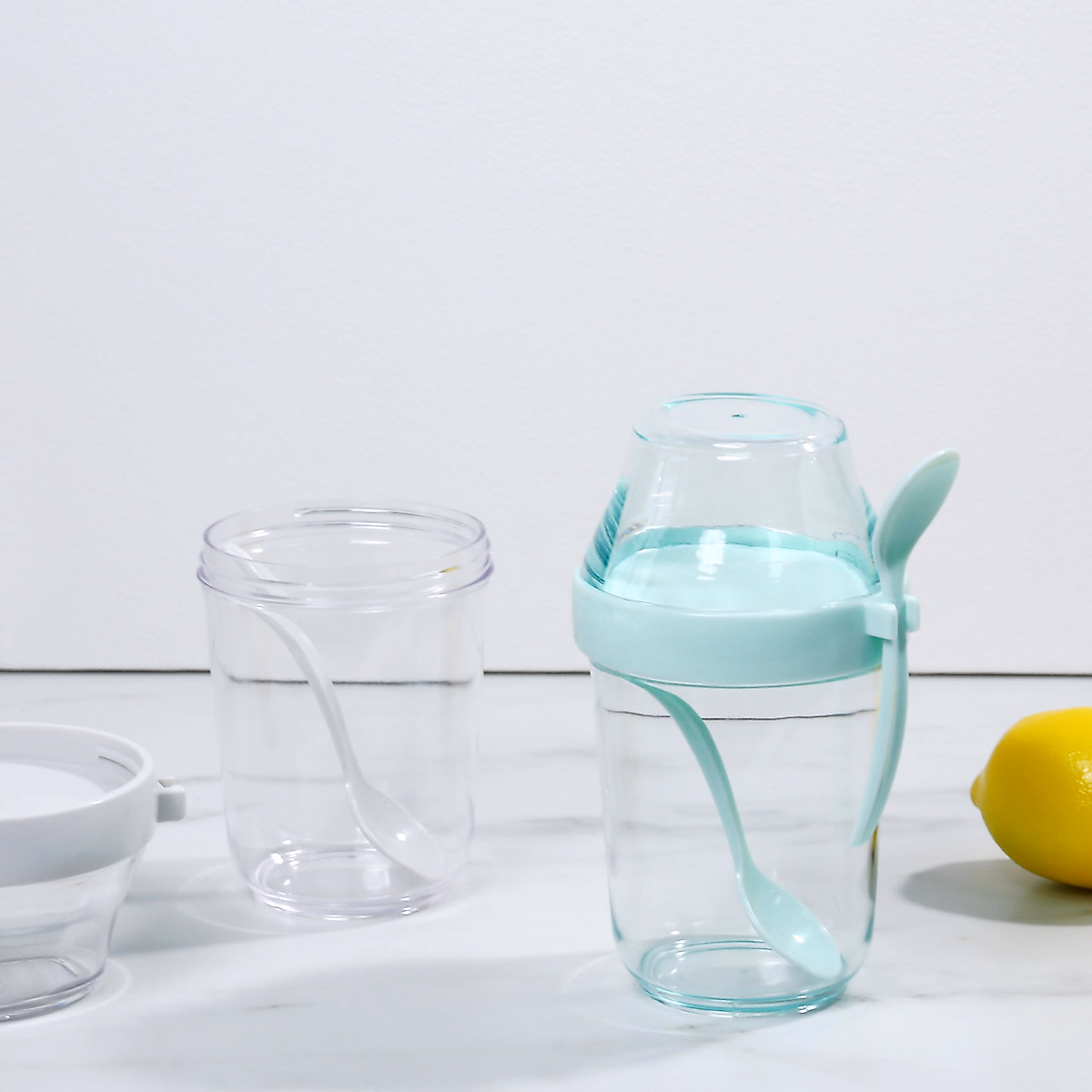 Felli On the Go Yogurt Parfait Snack Cups with Lid, Reusable Acrylic Travel Jars for Chia Pudding, Portion Control Breakfast & Lunch Containers, Small Fridge Food Storage (2, Green)