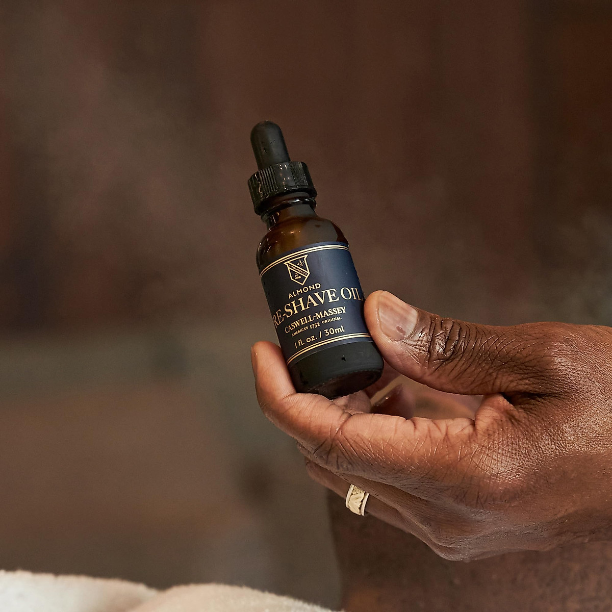 Caswell-Massey Heritage Almond Pre-Shave Oil, Natural Men’s Shaving Oil with Castor Oil & Olive Oil, Suitable for Sensitive Skin, 1 Fl Oz