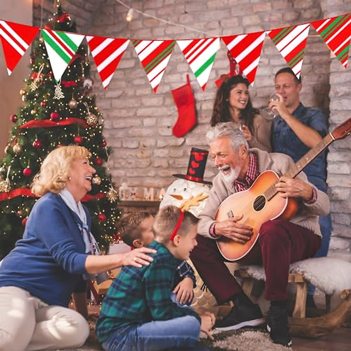 Ganeen 100 Pcs Christmas Fabric Patchwork Roll Quilting Fabric Roll up Fabric Quilting Strips, 2.55 Inch Candy Elements Roll up Fabric Patchwork Fabric for Xmas Sewing DIY Crafts