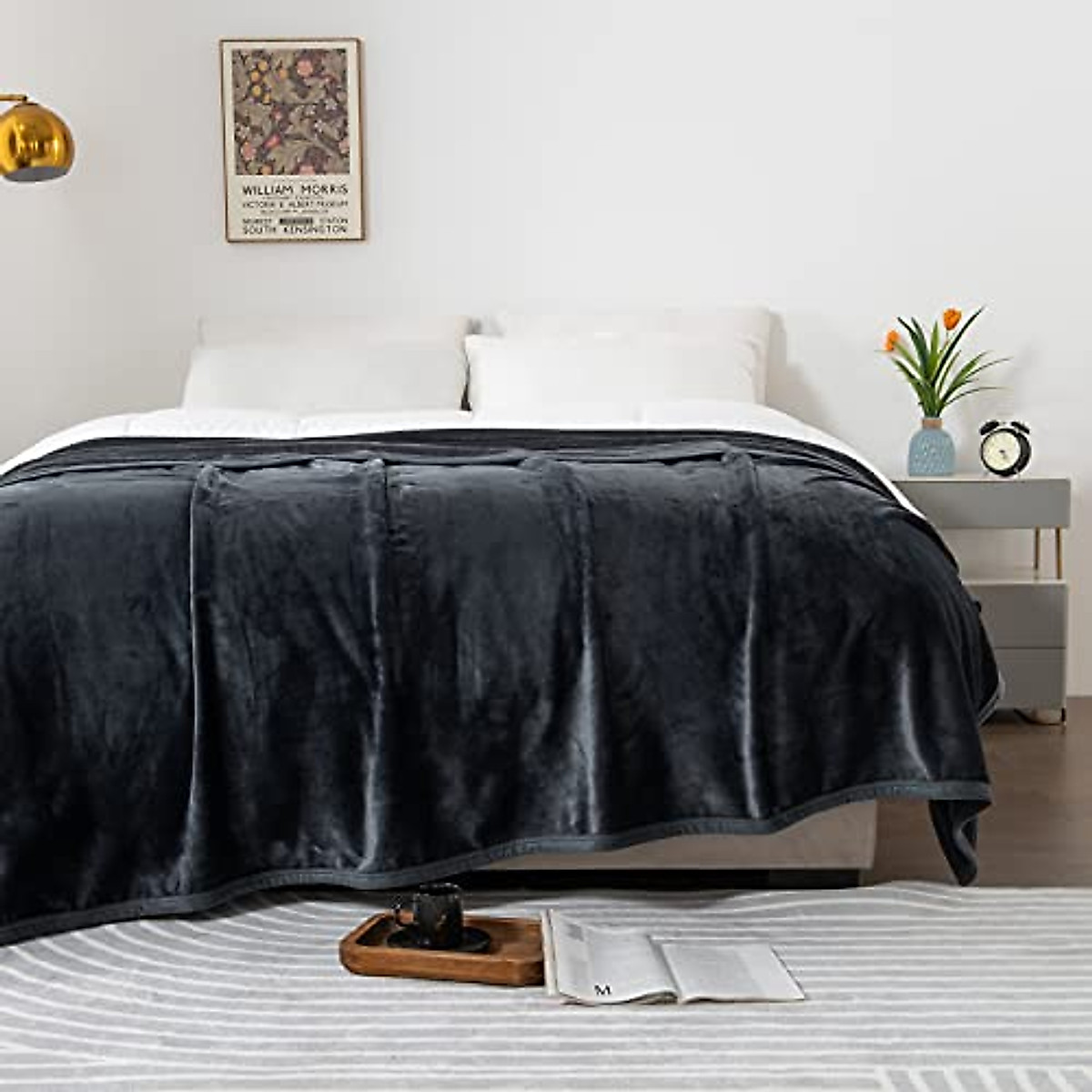 HULAWAO Fleece Bed Blankets, Soft Lightweight Luxury Throw Blanket, Plush Fuzzy Super Cozy and Comfy for Couch Sofa or Bed, All Seasons(Dark Grey, Queen)