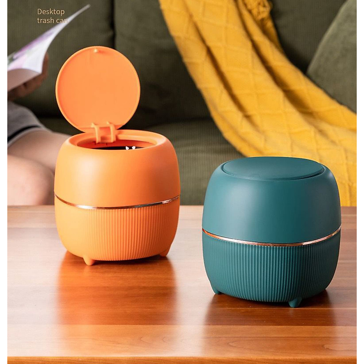 Plastic Trash can Creative Mini Desktop Trash can, with lid Small Home Office Cleaning Trash Button Desktop Storage bin, with 50 Trash Bags (Green)