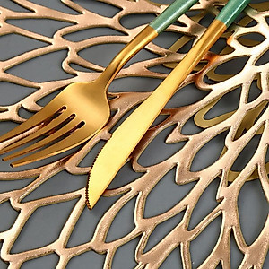 Xmkuwa Placemats 15 inch Pressed Vinyl Round Table Mates for Dining Table Set of 6, Washable and Wipeable Kitchen Place Mat for Holiday Wedding Dinner Table Decoration Mat (Gold A)