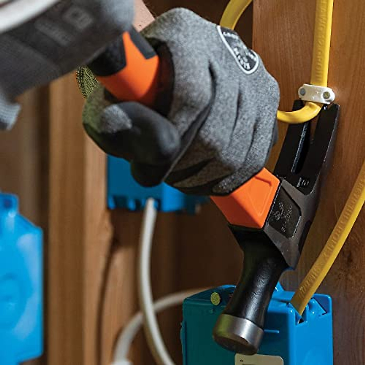 Klein Tools H80718 Straight-Claw 18-Ounce Hammer with Smooth Head, Fiberglass Non-Slip Shock Absorbing Grip Handle with Tether Hole, 15-Inch