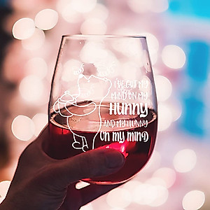 DYJYBMY I've Got My Mind On My Hunny And My Hunny On My Mind Funny Wine Glass Gifts for Women Sister BFF Thanksgiving Christmas Birthday Anniversary Christmas Gifts 1PCS