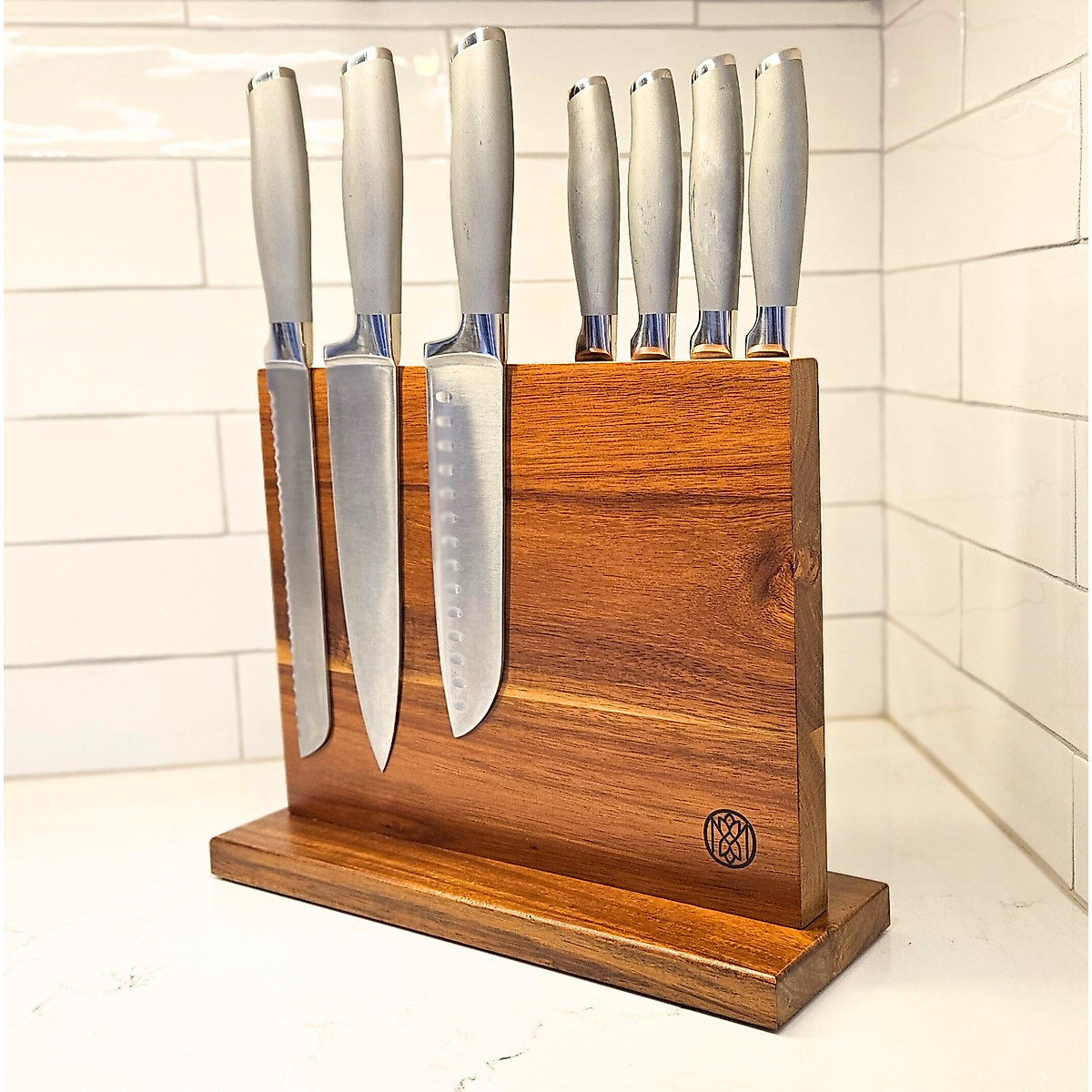 Omni Felix Magnetic Knife Block, Clean and Efficient Knife Holder and Storage, Beautiful Natural Acacia Wood Knife Display Stand, Strong Magnetic Double Sided Kitchen Knife Holder