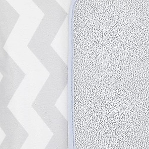 Summer Infant Basic Changing Essentials Kit with Changing Pad, Cover, and Waterproof Liner, Chevron (3 Piece Set)(Pack of 1)