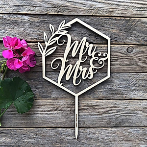 Happyplywood Wedding Cake Toppers Mr and Mrs Hexagon Cake Topper for wedding Bride and Groom Wooden party decorations Geometric Wood Wreath Rustic Boho Party Present for Couple (Unpainted)