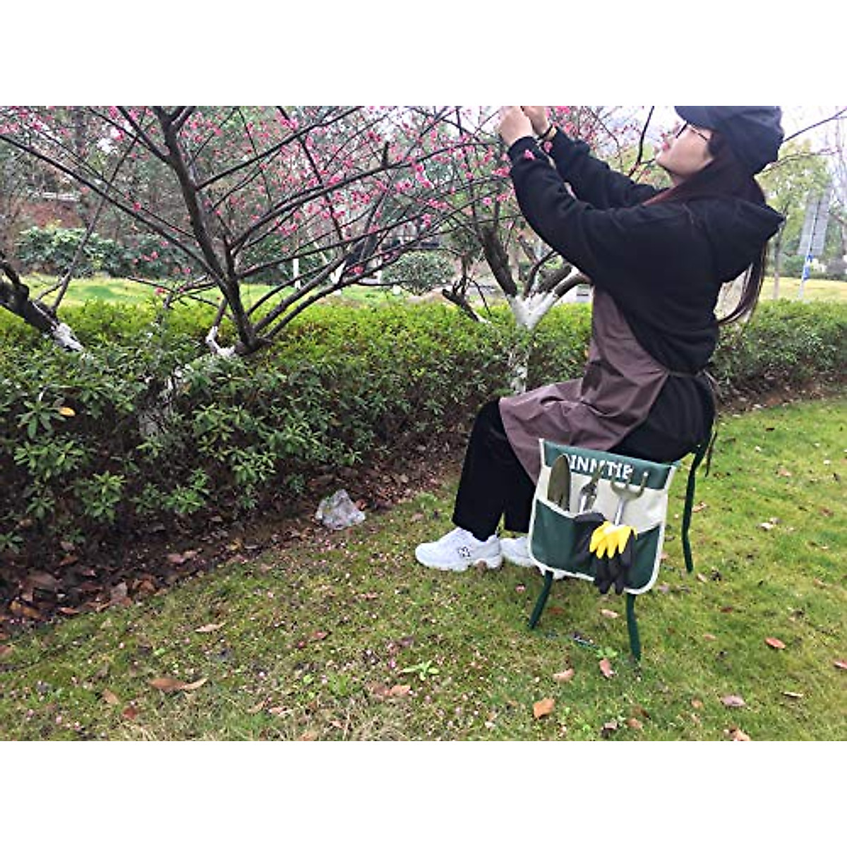 INMTIE 2-in-1 Garden Kneeler and Seat Gardening Chair Protects Your Kneesb Foldable Garden Bench Garden Stools Bench Comes with A Free Tool Pouch EVA Foam Pad (Green)