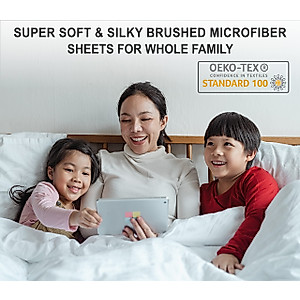 RUVANTI Full Size Sheets Set, Brushed Microfiber Sheets 4 Pieces (1 Fitted Sheet, 1 Flat Sheet, 2 Pillowcases), with 15-inch Deep Pockets, Lightweight & Compfy Premium Hotel Bedding, Light Grey