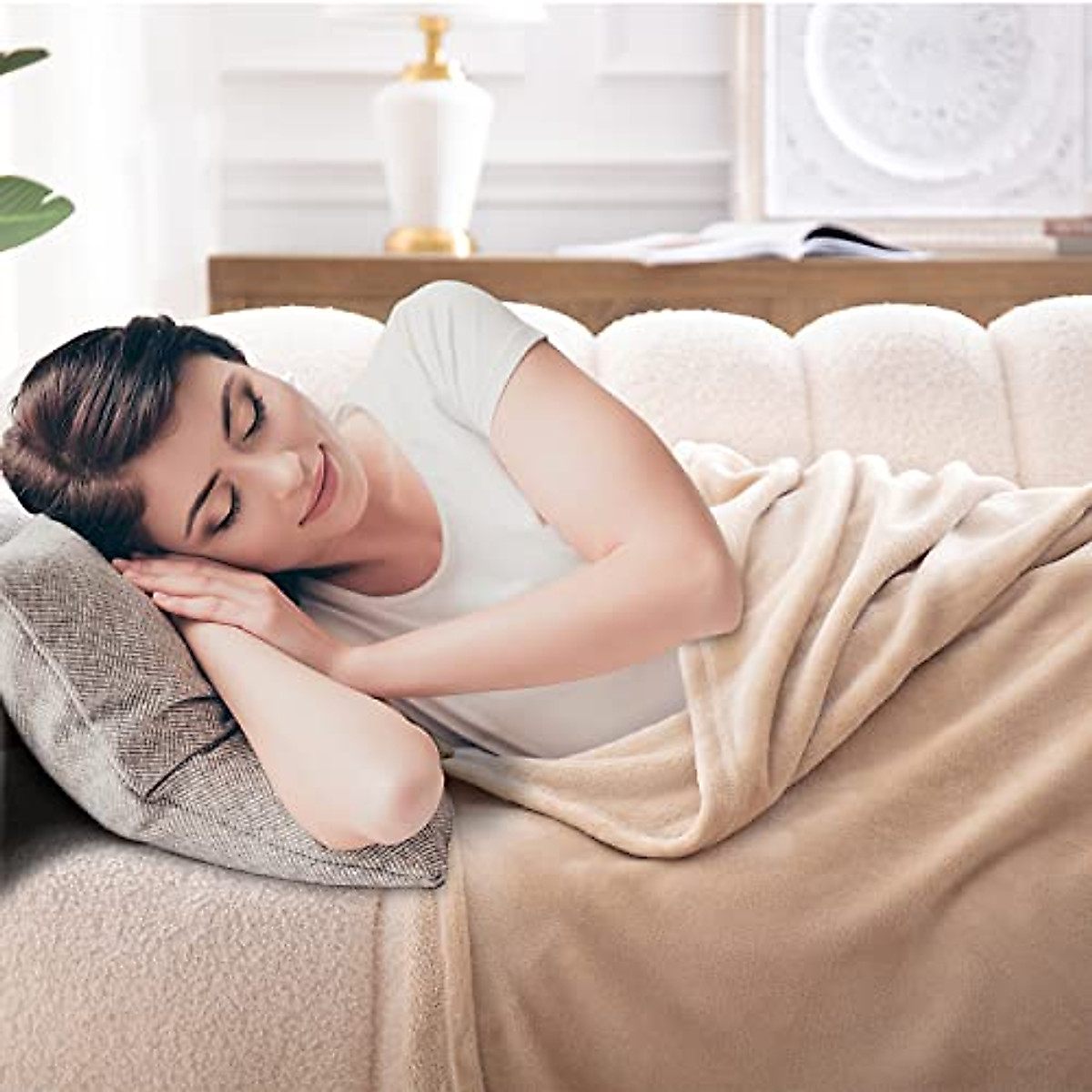 Bertte Fleece Throw Blanket Super Soft Cozy Warm Lightweight Throw for Sofa Couch Luxury Decorative Velvet Pattern Bed Blanket, 50"x60", Light Beige