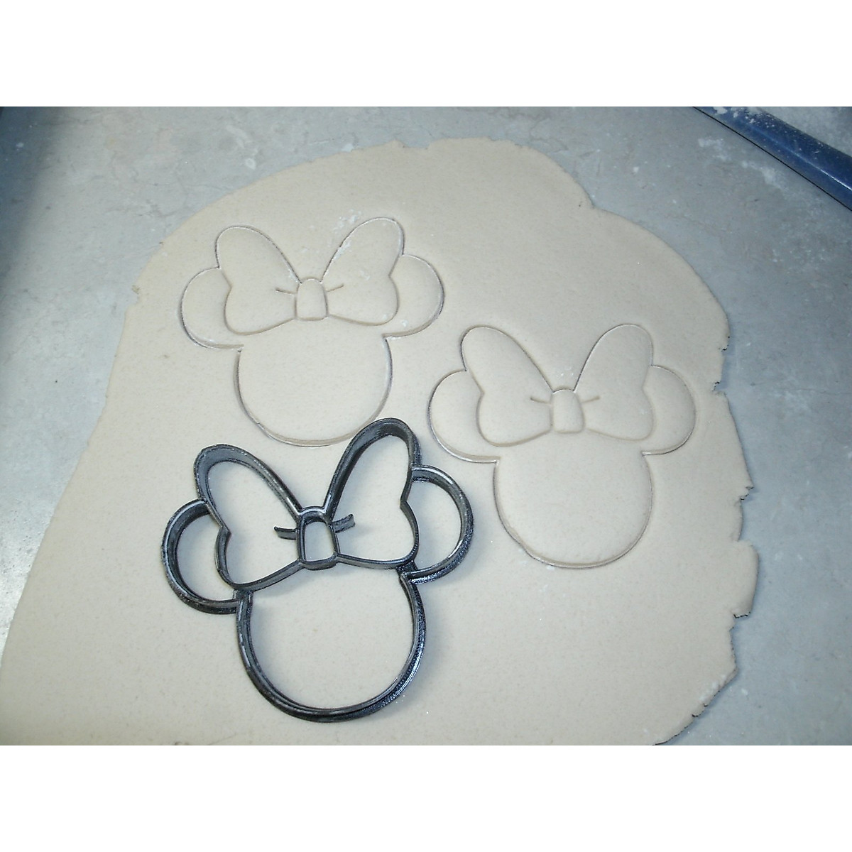 THEMED MAGICAL MOUSE WITH BOW CARTOON CHARACTER SET OF 4 COOKIE CUTTER BAKING TOOL USA PR533