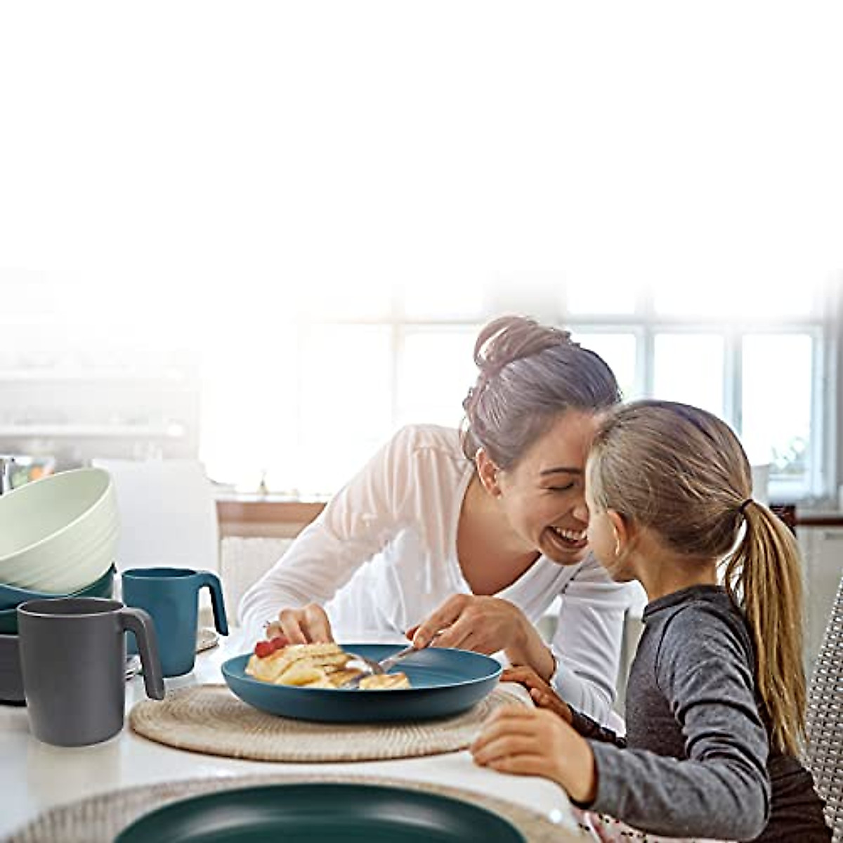 Shopwithgreen Plastic Dinnerware Sets (16PCS) - Lightweight & Unbreakable Dinnerware Set - Microwave Safe Plates Set, Bowls, Cups Mugs, Service for 4, Great for Kids & Adult (Round)