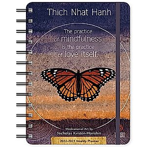 Thich Nhat Hanh 2022 - 2023 On-the-Go Weekly Planner: 17-Month Calendar with Pocket (Aug 2022 - Dec 2023, 5" x 7" closed)
