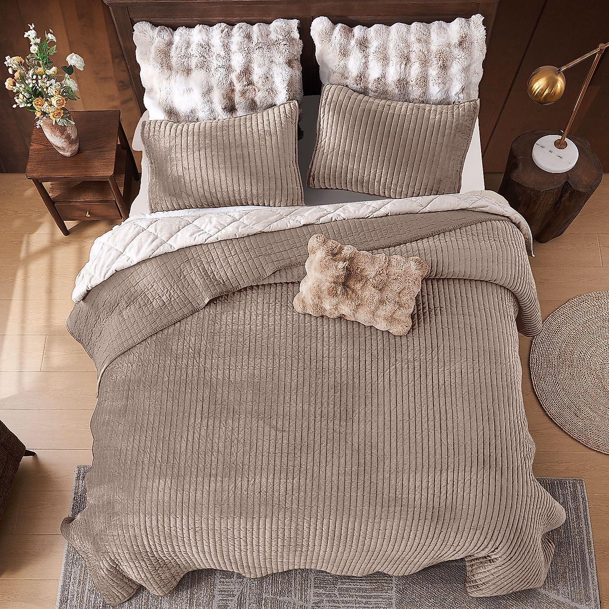 SHALALA Velvet Quilt King Size,Striped Bedding Set,Lightweight Velvet Comforter,Luxurious Suede Bedspread and Coverlet with Soft Brushed Microfiber Back for All Season(Light Taupe,King)