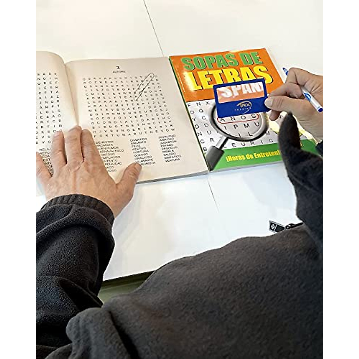 Vision St. Publishing 2 Pack Sopas De Letras Jumbo Spanish Word Search Book, Magnifying Glass, Pen for Easy Reading