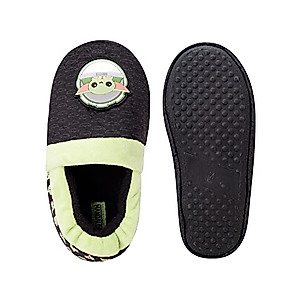 Disney Boys' Star Wars Slippers - Mandalorian Baby Yoda Fuzzy Slippers, Non-Skid Sole (Little/Big Boys), Size 4-5, Baby Yoda