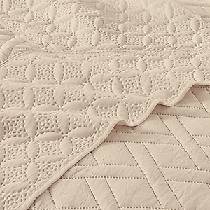 Qucover California King Beige Bedspreads, 3-Pieces Ultrasonic Quilting Geometric Pattern Soft Microfiber 120 x 118 Oversized King Quilt, Extra Width Cal King Bedspread Oversized, Beige