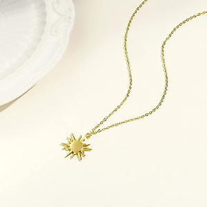 MIDEEO Gold Sun Pendent Necklace Dainty Sunshine Necklace Minimalist Celestial Sun Pendant Necklace Layering Jewelry for Women