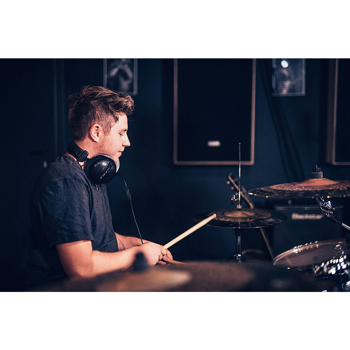 beyerdynamic DT 770 M 80 Ohm Over-Ear-Monitor Headphones in black, closed design, wired, volume control for drummers and sound engineers FOH