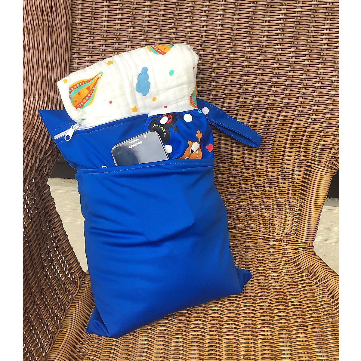 Baby Wet and Dry Bag for Diapers and Burp Cloths - Reusable and Washable (Blue)