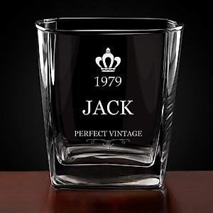 Maverton Whiskey decanter set with 2 glasses for man - Personalized liquor dispenser for him - Whisky carafe for Birthday - 3 piece set for whiskey lovers - PERFECT