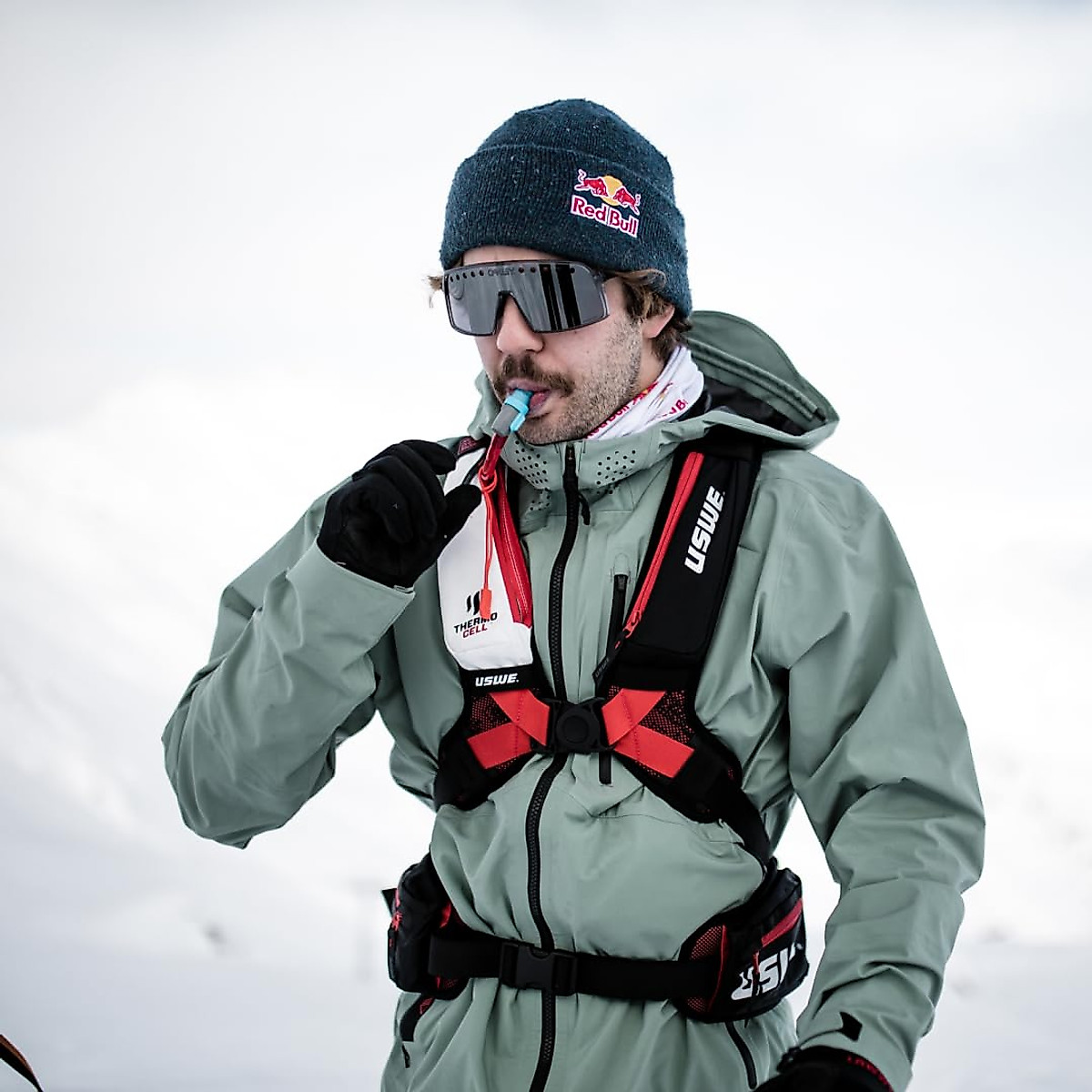 USWE Pow 25L, Ski and Snowboard Backpack with Back Protector, for Men and Women. Insulated Snow Hydration Pack with Thermo Cell Freeze Protection. Bounce Free. Black.