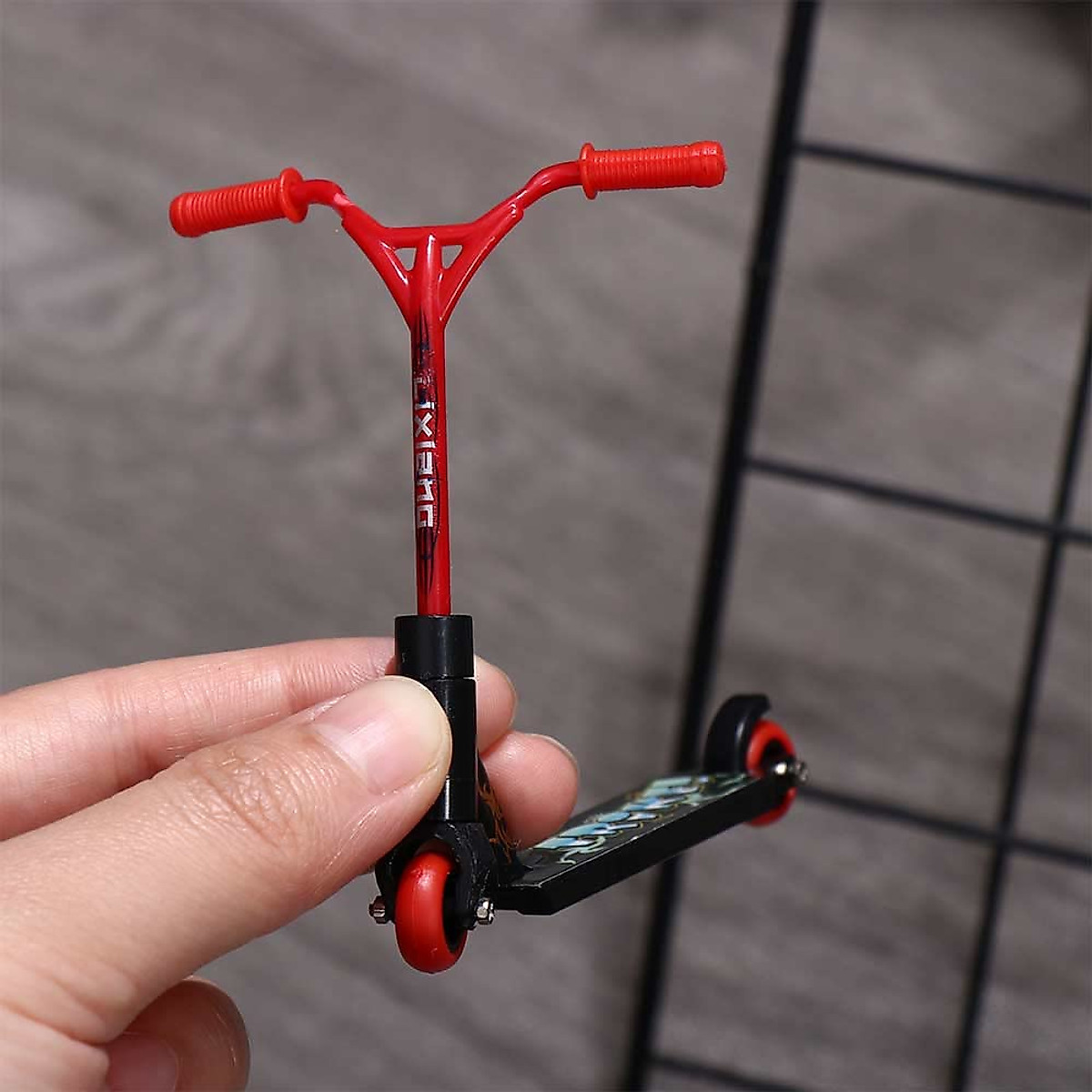 Finger Scooter Mini Two Wheel Finger Toys Finger Board Accessories Skateboard Finger Toy for Party Favors Finger Training(Blue Random 1pc)