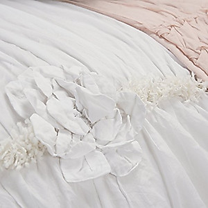 Rizzy Home | BQ4332 | Polyester Quilt | 106"x92" White/Neutral/ Stripe