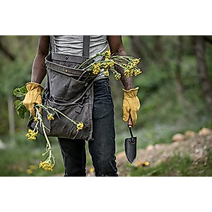 Barebones, Walnut Spade, Ergonomic Stainless Steel Blade