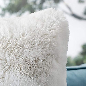 Safavieh Collection Faux Chinchilla 20" Throw Pillow, 22"x22", Snow White