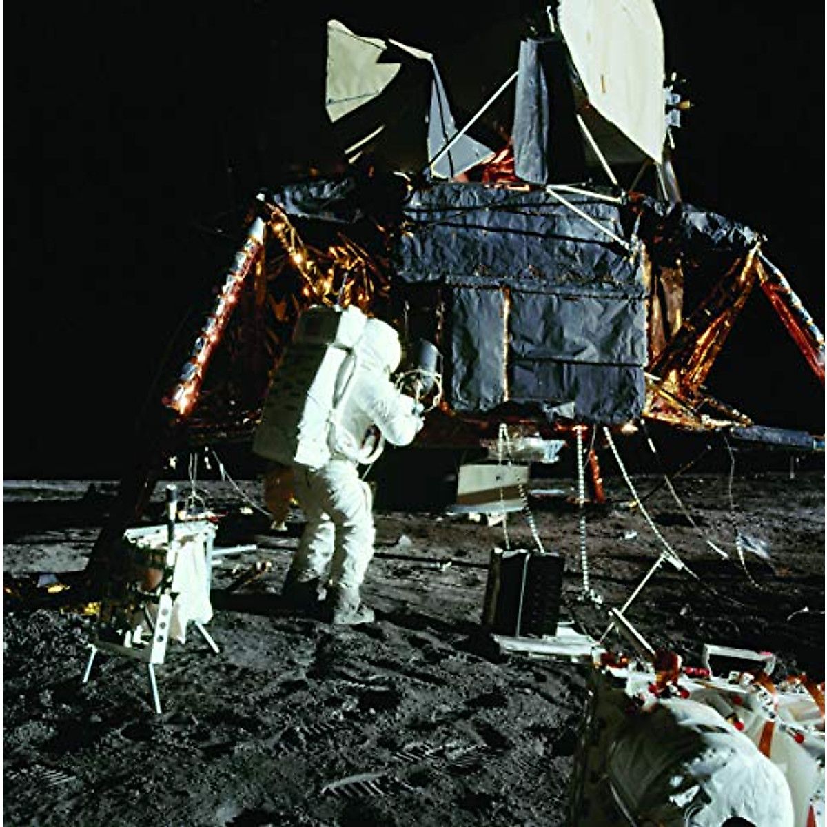 NASA Moon Missions Operations Manual: 1969 - 1972 (Apollo 12, 14, 15, 16 and 17) - An insight into the engineering, technology and operation of NASA's advanced lunar flights (Haynes Manuals)