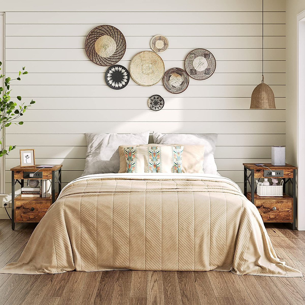 HOOBRO Nightstand with Charging Station, End Table with Drawer, USB Ports and Power Outlets, Farmhouse Nightstand Bedside Table for Bedroom, Space Saving, Rustic Brown BF128UBZ01G1