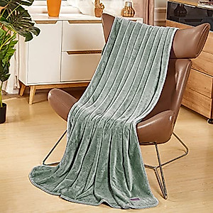 Surii Home Luxury Microfiber Flannel Blanket, Super Soft, Warm, Cozy, Fluffy, and Breathable, Perfect Throws for Bed, Couch, Sofa, for All Season Use. 350GSM King Size 108x90 Inches(Oliver Green)
