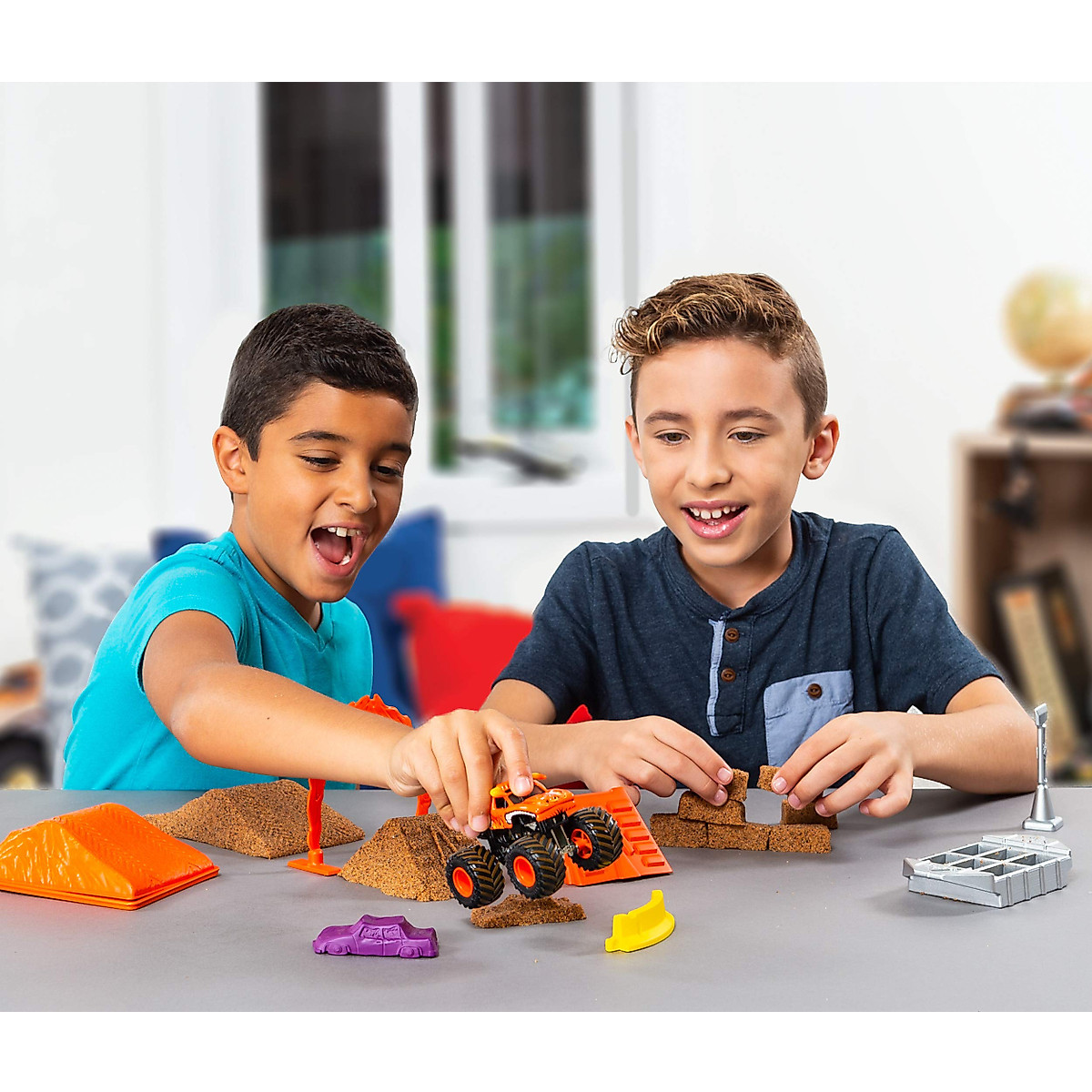 Monster Jam, El Toro Loco Monster Dirt Deluxe Set, Featuring 16oz of Monster Dirt and Official 1:64 Scale Die-Cast Monster Jam Truck