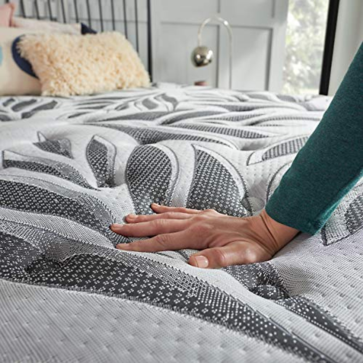 Sealy Posturepedic Plus, Tight Top 15-Inch Plush Ultra Soft Mattress with Surface-Guard, Queen, White