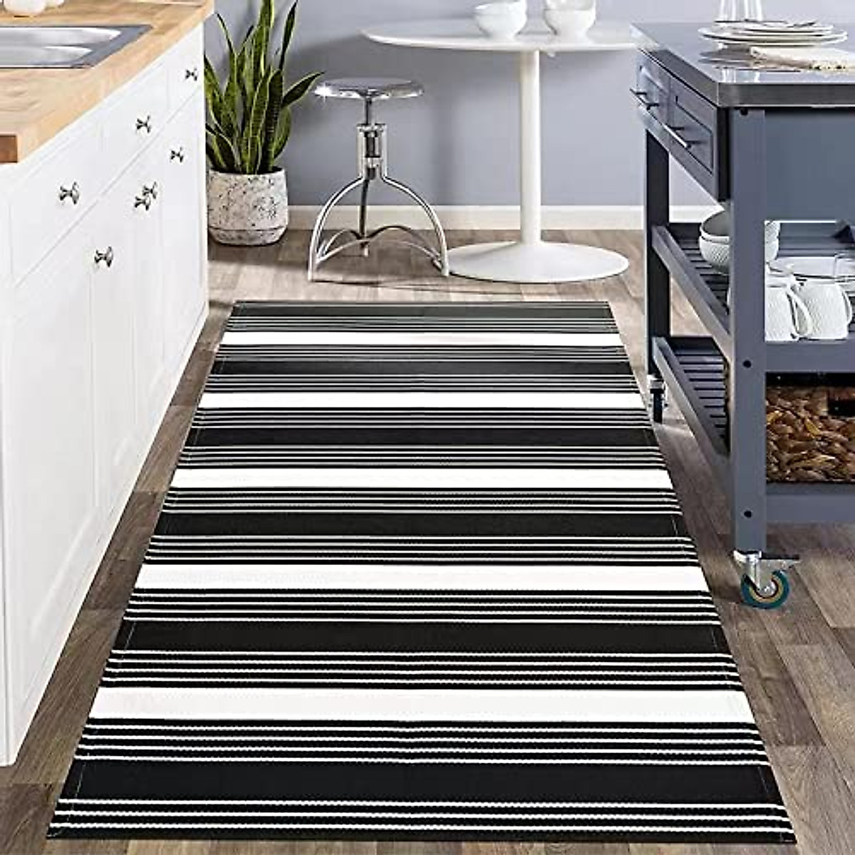 RRUI Cotton Black and White Striped Rug 43 x 27.5 Inches Outdoor Reversible Hand-Woven Washable Area Rugs for Layered Door Mats/Farmhouse Entryway Stripe Carpet/Front Porch Rug/Kitchen Mat