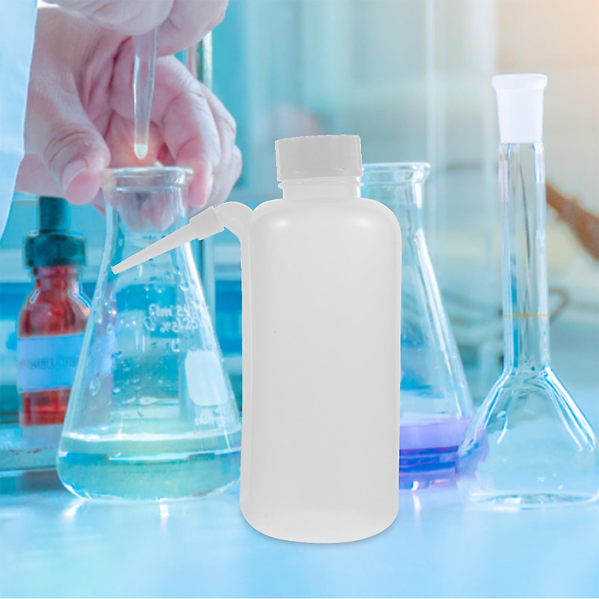 Baluue 4Pcs Wash Bottle, 500ml/16 oz Plastic Bottle Watering Tools, Liquid Storage Container Squeeze Wash Bottle with Narrow Mouth and Lid Chemical Wash Bottle