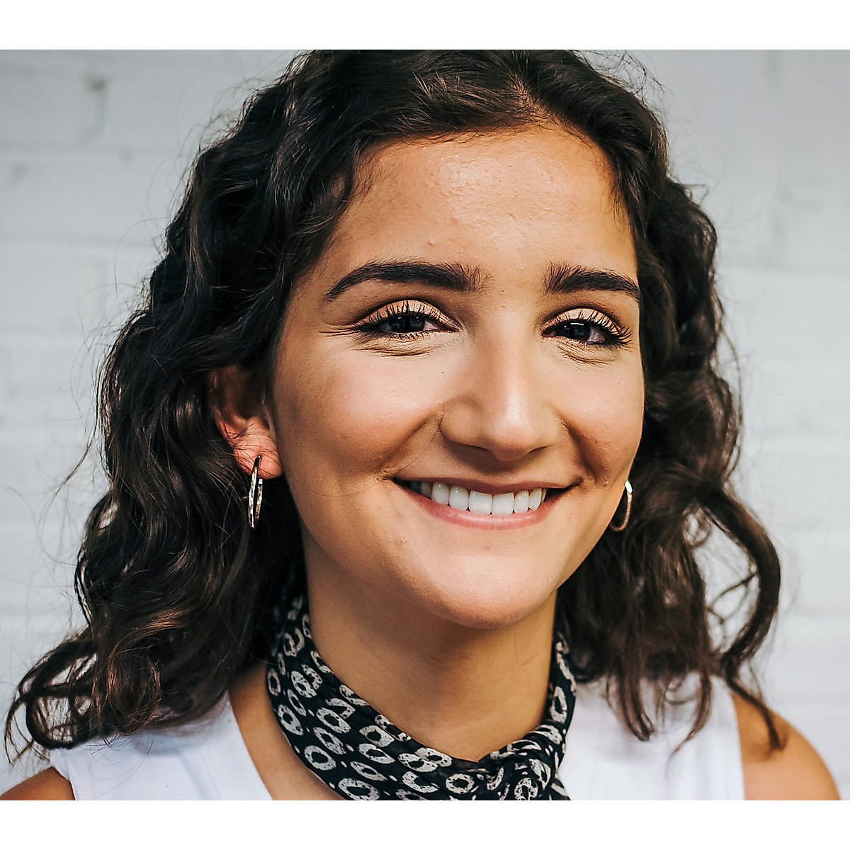 Medium 14K White Gold Oval Hoop Earrings, 1.2 In (31mm) (2mm Tube)