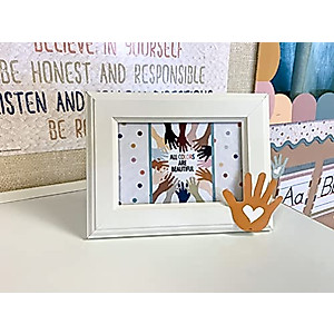 Teacher Created Resources Everyone is Welcome Helping Hands Mini Accents (TCR7134)