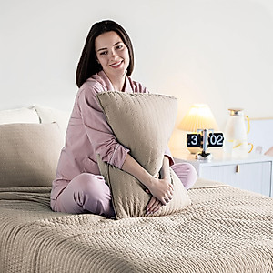 KASENTEX Quilt Mini Set-Stone Washed-Super Soft Bedspread-Light Weight-White Down Alternative Microfiber Fill-Machine Washable-Solid Colors, Twin +2 Shams, Camel