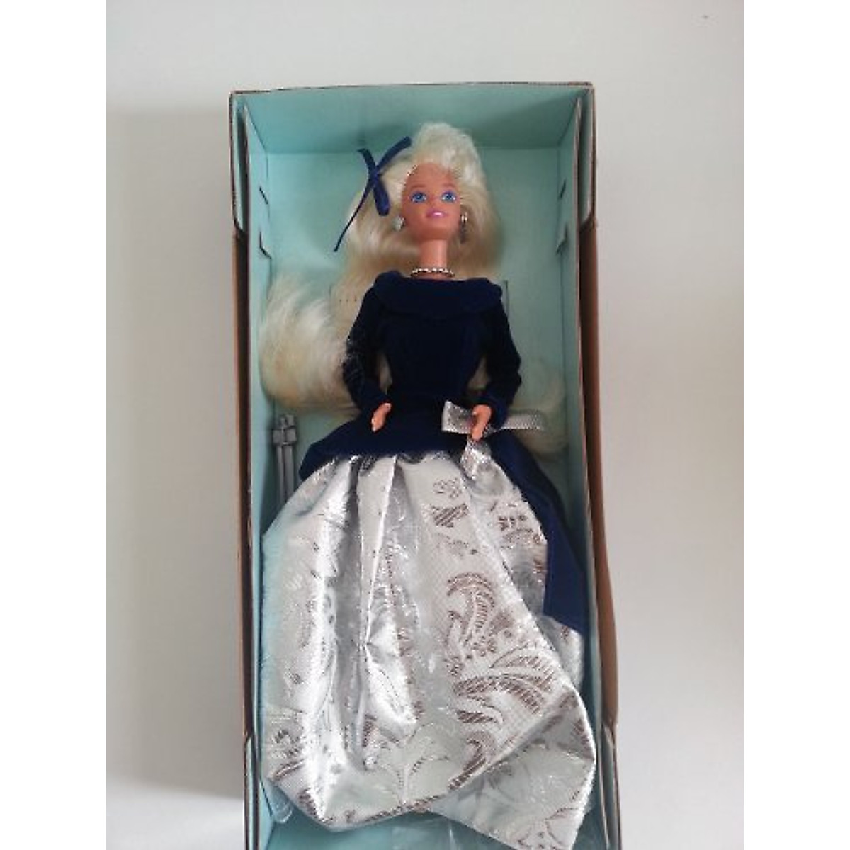 BARBIE WINTER VELVET, Mattel, AVON EXCLUSIVE, Special Edition, First in the Series 1990