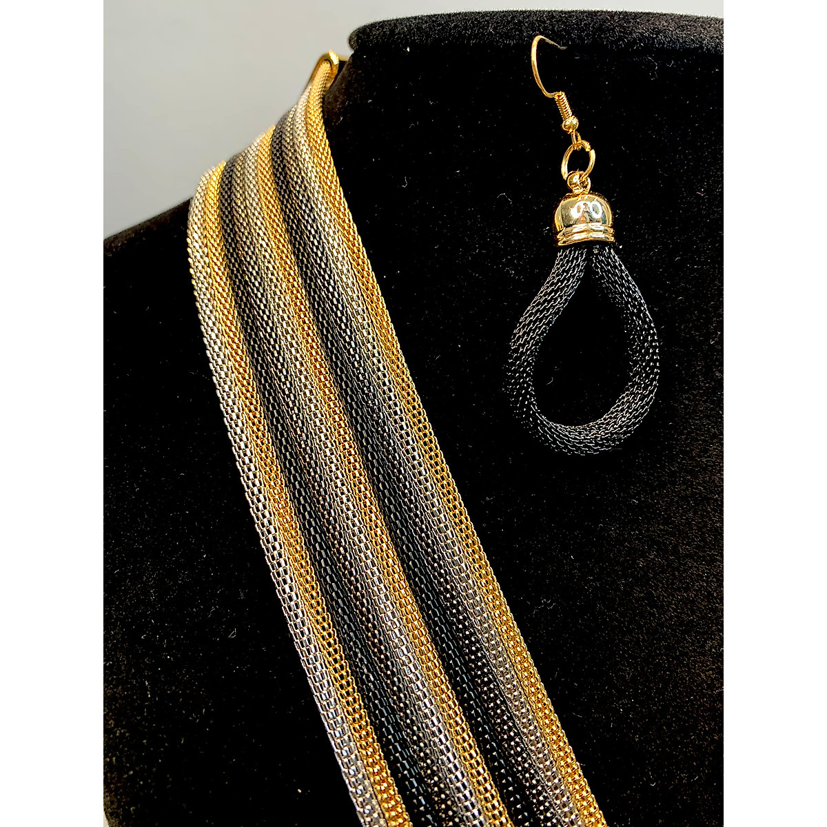 MMonesu Long Statement Necklace Waterfall Multi Strand Statement Bib Necklace Alloy Multi Layer Choker 10 Layers Chunky Collar Jewelry，Long Chains，Dress Prom Party (Gold-Black-Silver)