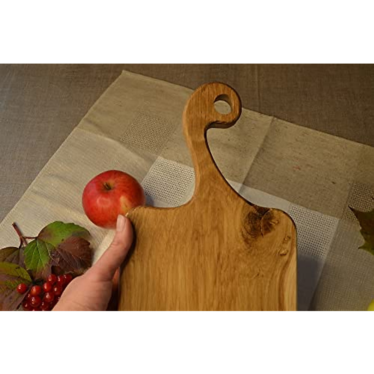 Rectangular wooden cutting board made of solid wood. Size: total length - 13.38 inches, width - 6.29 inches, thickness - 0.78 inches. The handle length is 4.72 inches.