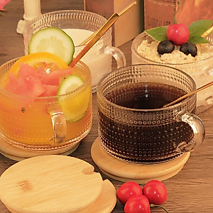 Gusnilo Set of 4pcs Vintage Embossed Clear Coffee Mugs with Bamboo Lid and Spoons,Tea,Latte,Yogurt Cups,Beverage,Overnight Oats Containers,14 Oz Glass Coffee Cups for Cappuccino