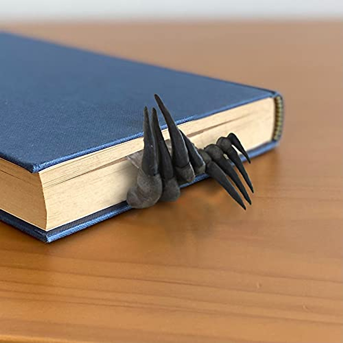 wastreake Thriller Demon Hand Bookmark, Fashionable Devil's Hand Resin Bookmark Horror Halloween Bookmark The Best Gift for Friends Family Book Friends